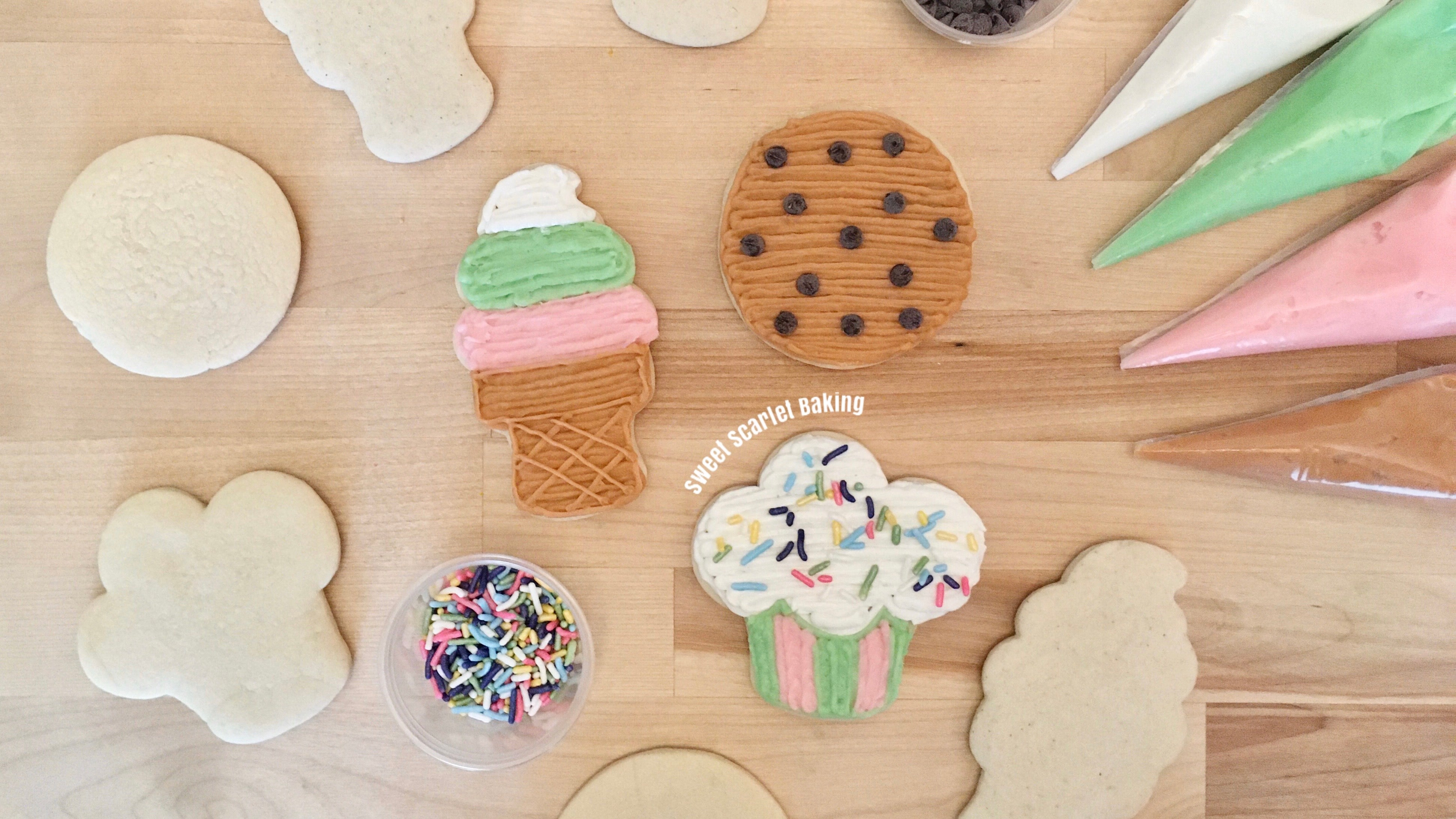 Learn How to Decorate Sweets Sugar Cookies with Buttercream Icing ...
